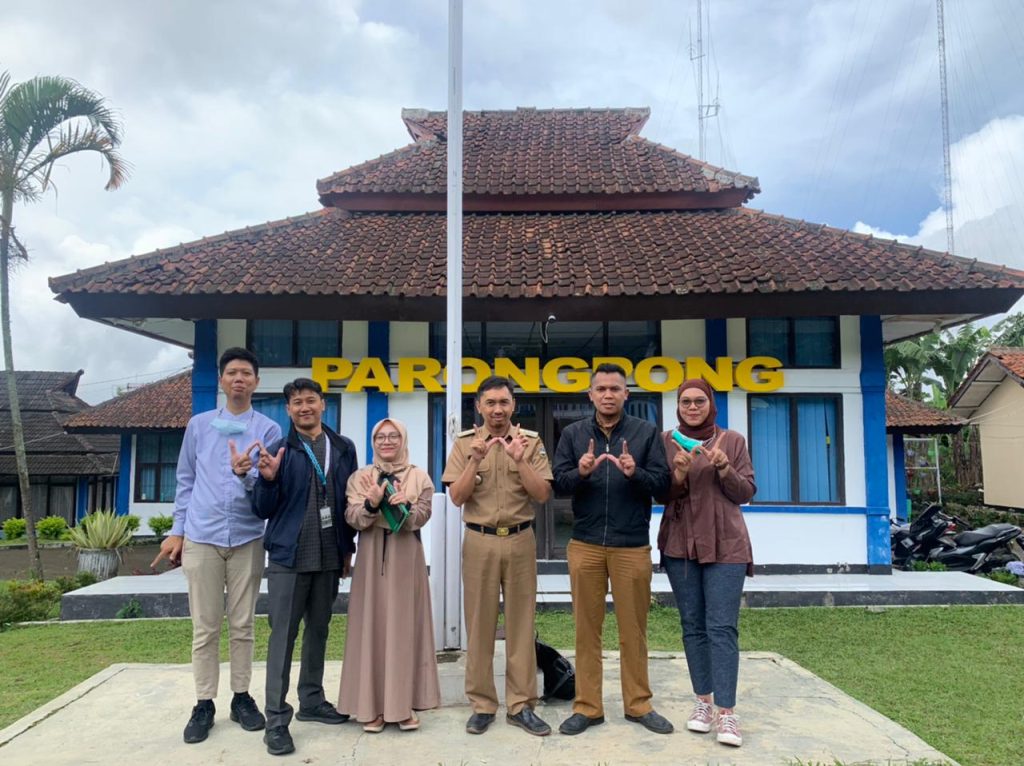 Prodi Perpustakaan & Sains Informasi Mengadakan PKM di Desa Karyawangi ...